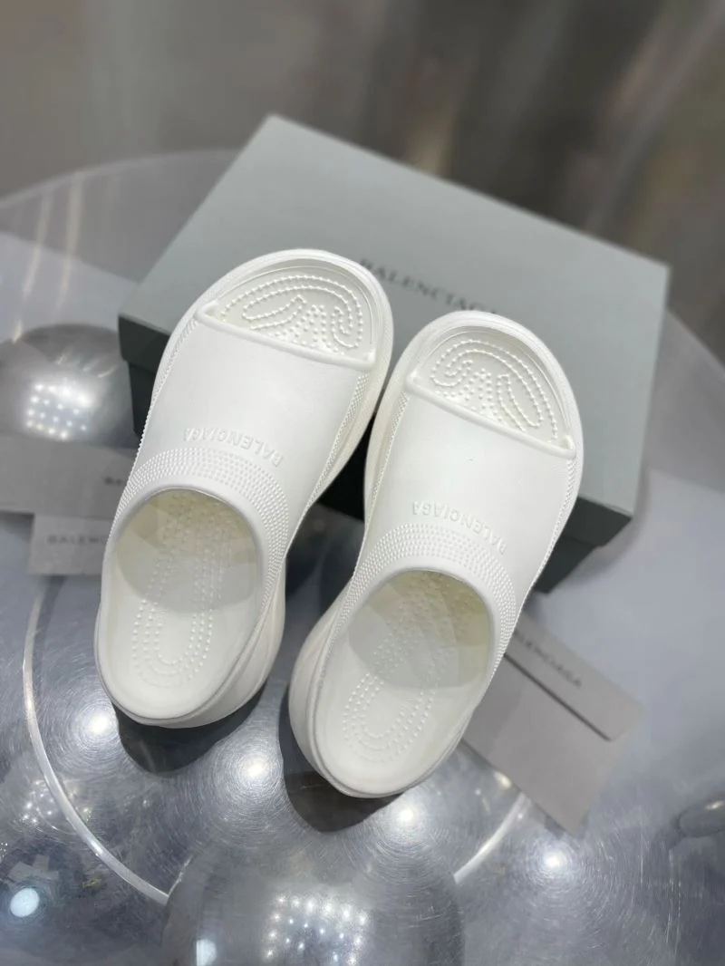 Bargain Balenciaga Slippers