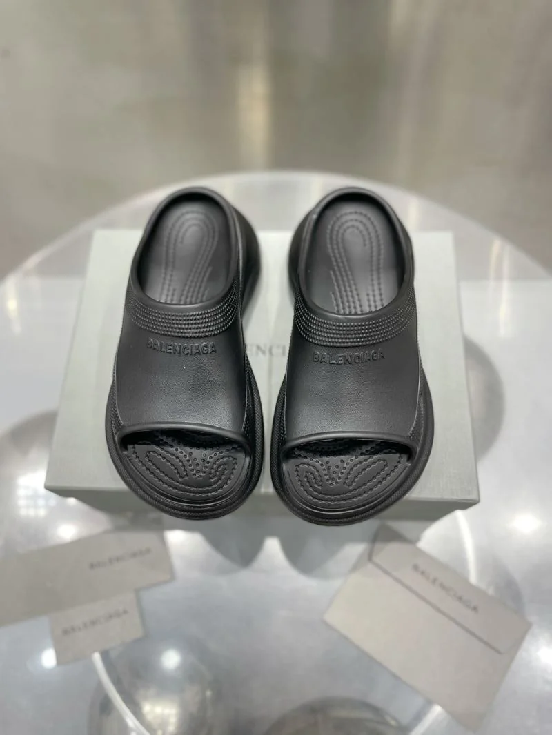 Low-cost Balenciaga Slippers
