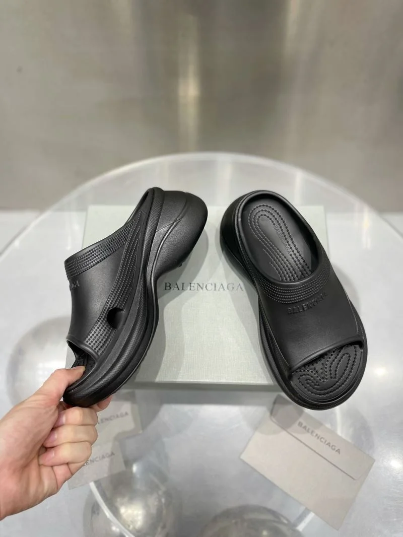Low-cost Balenciaga Slippers