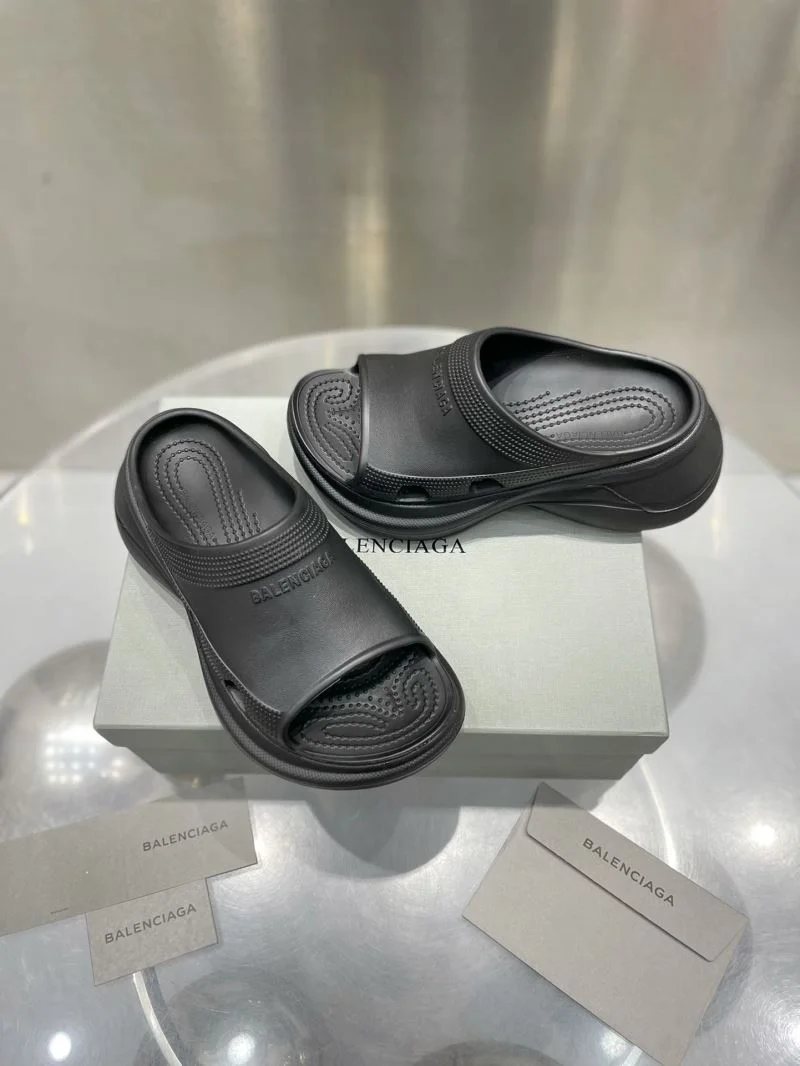 Low-cost Balenciaga Slippers