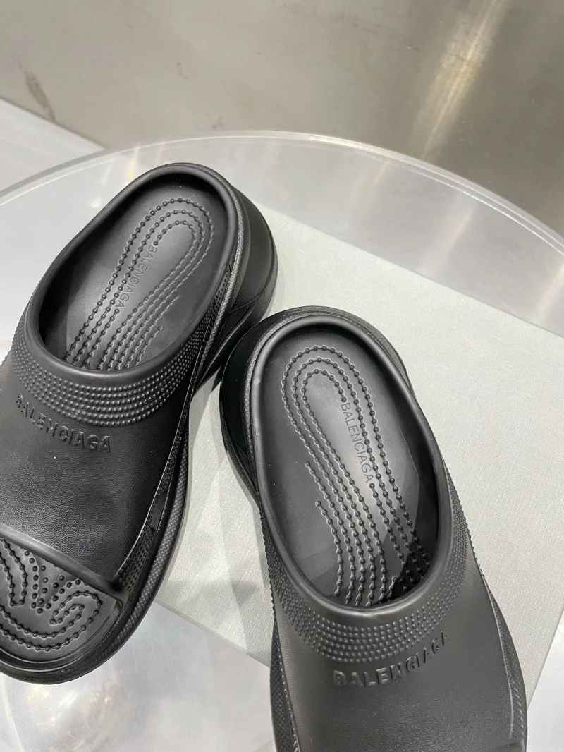 Low-cost Balenciaga Slippers