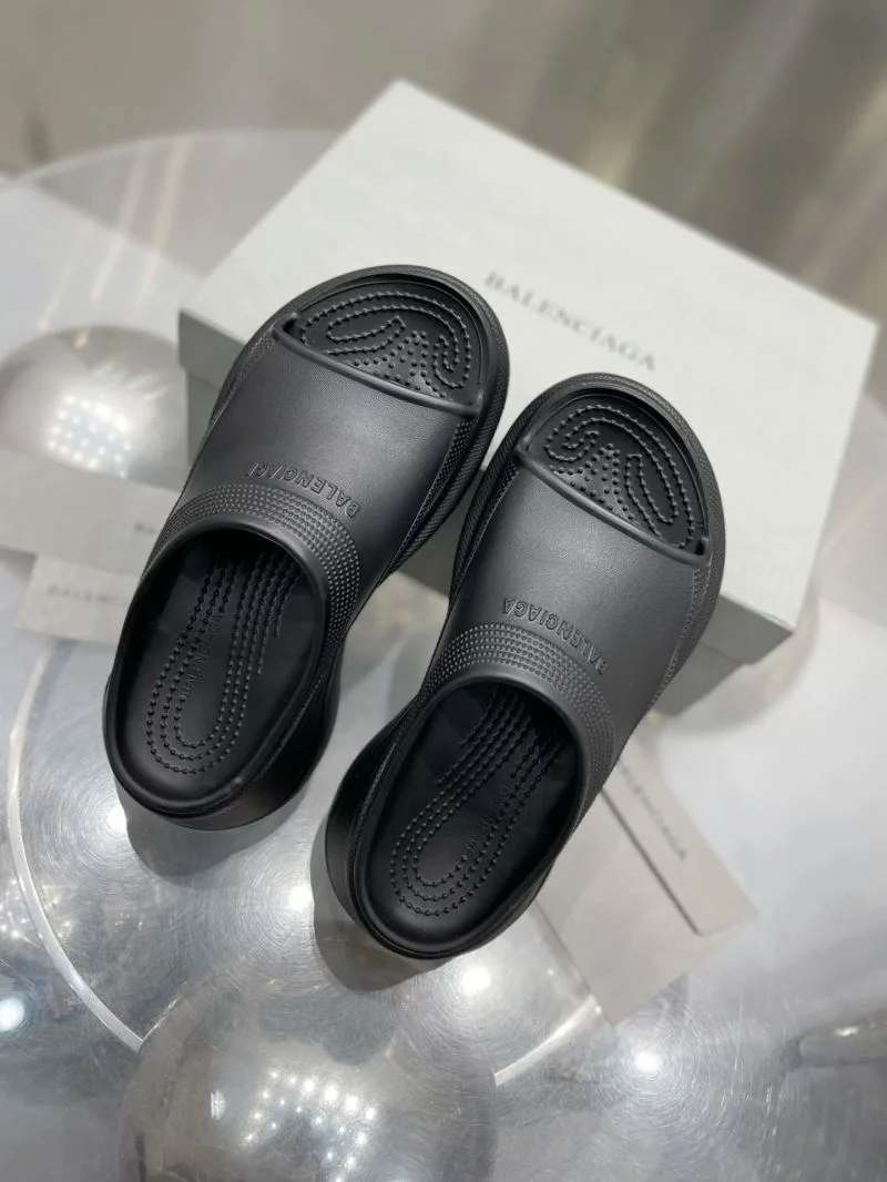 Low-cost Balenciaga Slippers
