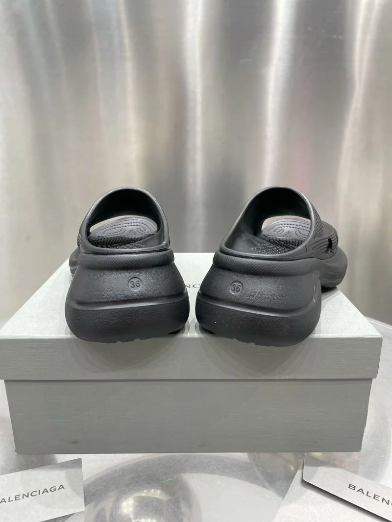 Low-cost Balenciaga Slippers