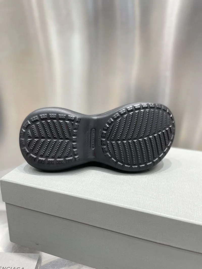 Low-cost Balenciaga Slippers