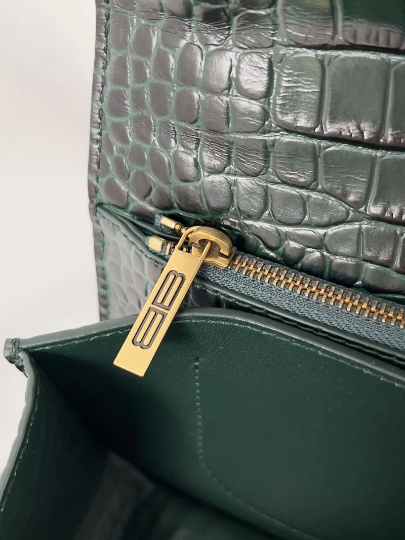 Top mirror Balenciaga Spring 2022 Gossip Crossbody Bag with Double B Logo