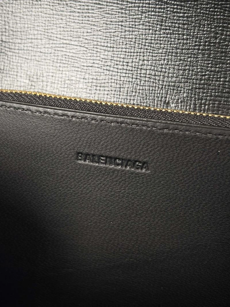 Accurate model Balenciaga Spring 2022 Gossip Crossbody Bag with Double B Logo