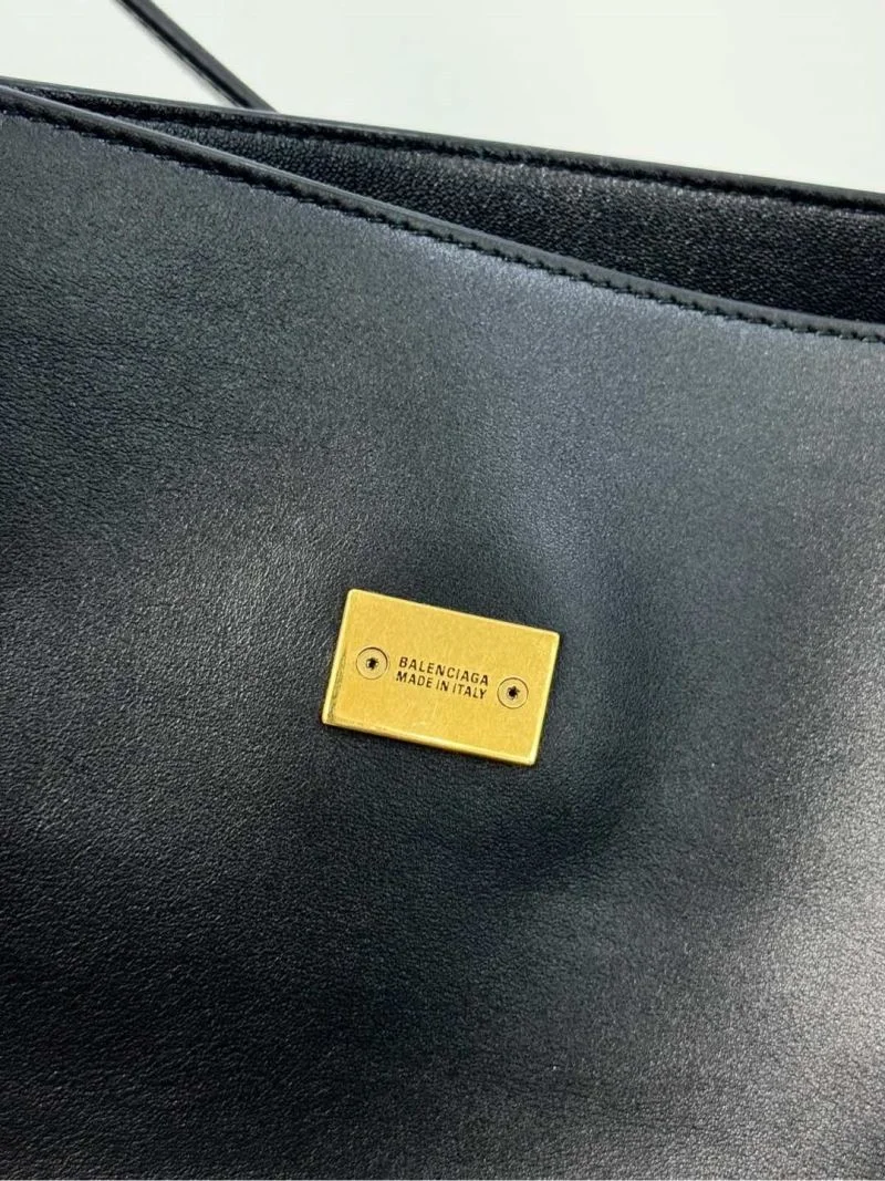 Accurate model Balenciaga Stylish Large Bucket Bag - Authentic Photos Collection