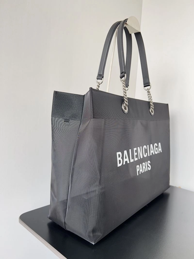 Accurate model Balenciaga Summer 23 Duty Free Mesh Tote Bag with Stylish Pouch