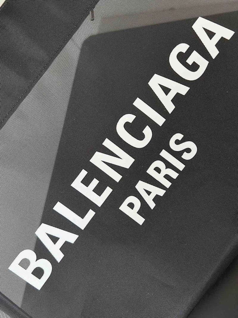 Accurate model Balenciaga Summer 23 Duty Free Mesh Tote Bag with Stylish Pouch
