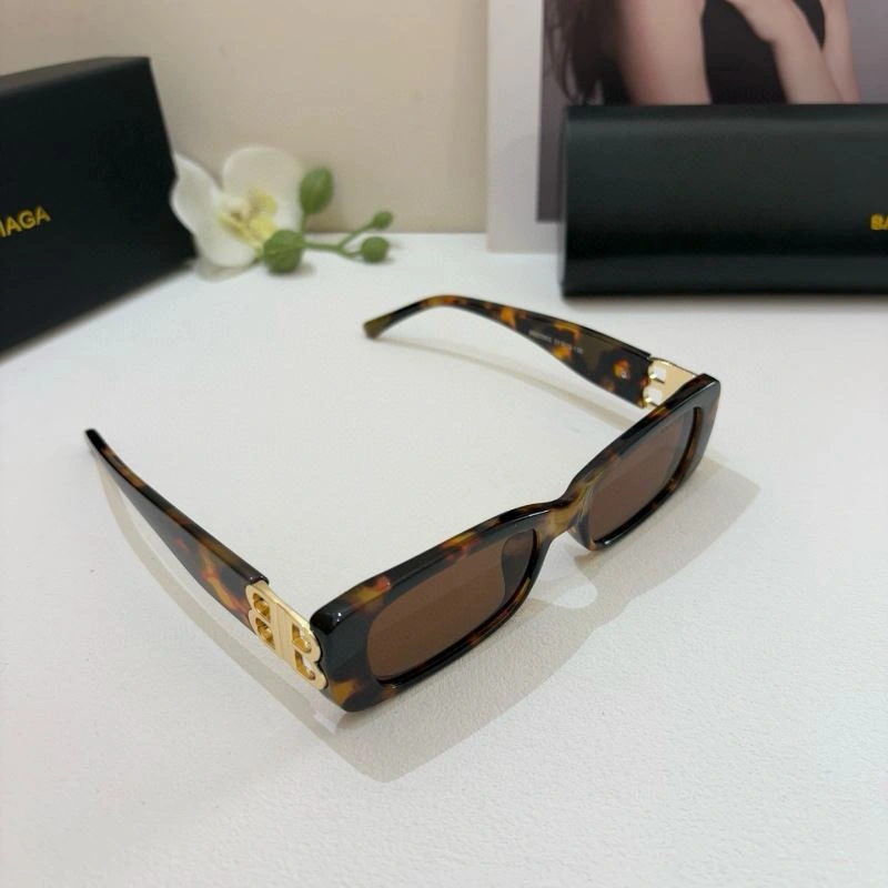 Low-cost Balenciaga Sunglasses