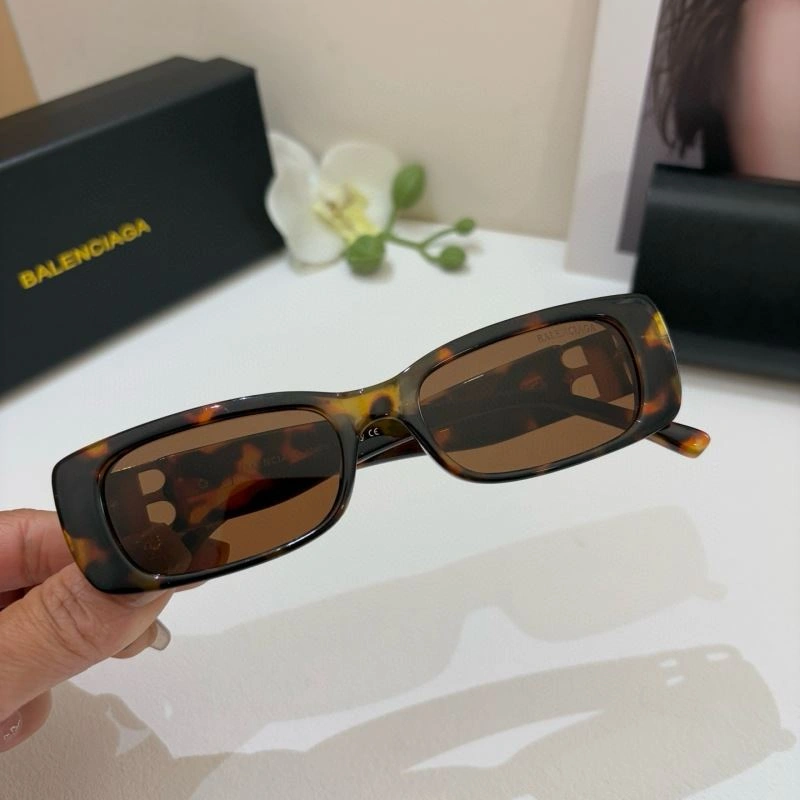 Low-cost Balenciaga Sunglasses