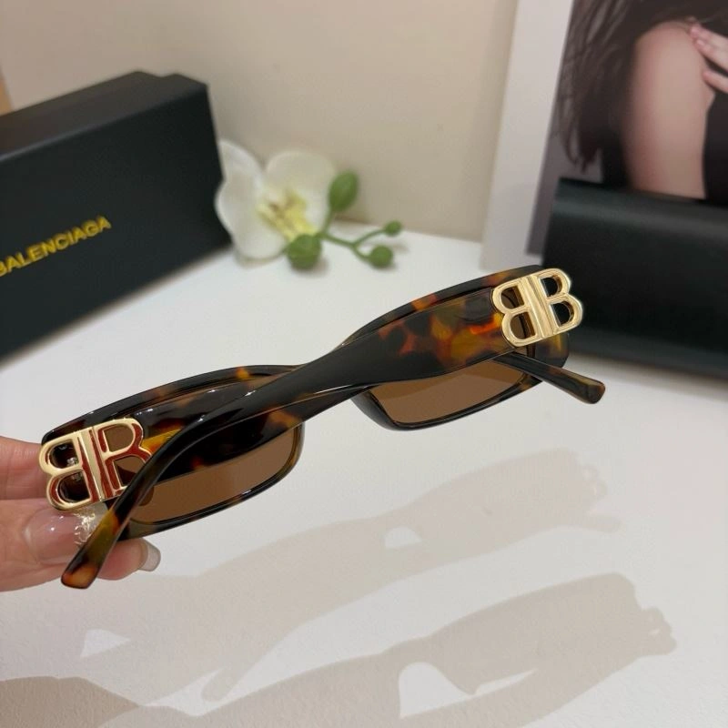 Low-cost Balenciaga Sunglasses