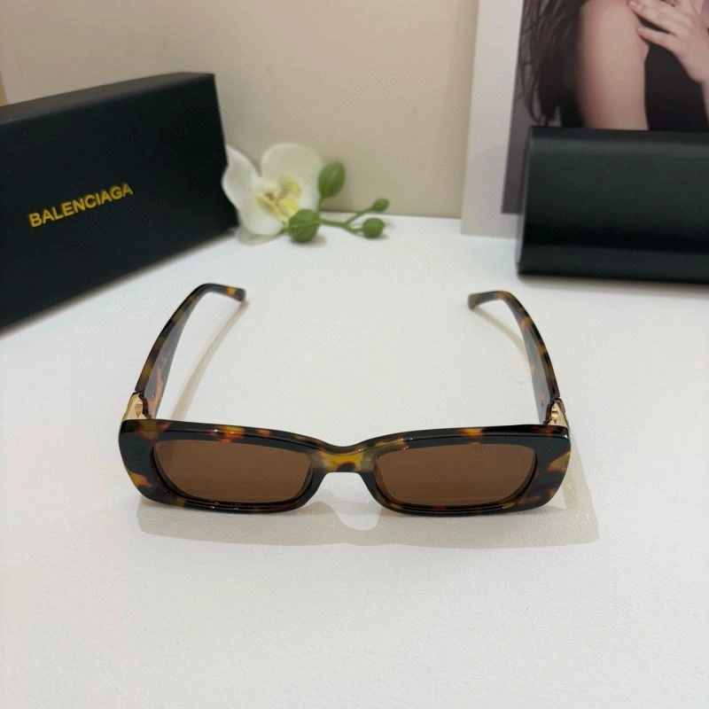Low-cost Balenciaga Sunglasses