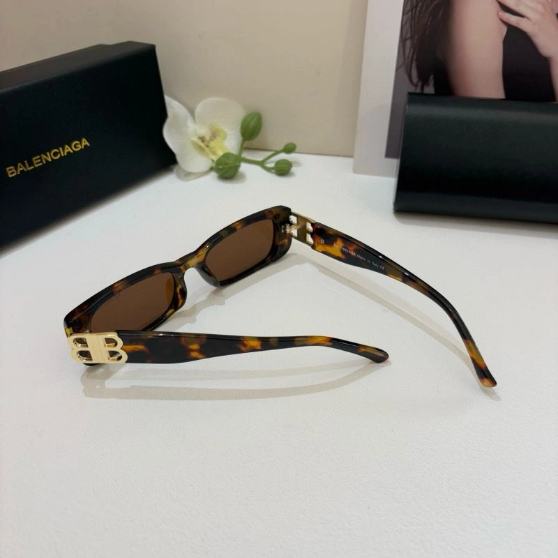 Low-cost Balenciaga Sunglasses