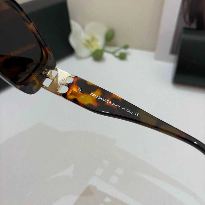 Low-cost Balenciaga Sunglasses
