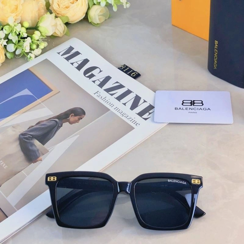 Low-cost Balenciaga Sunglasses