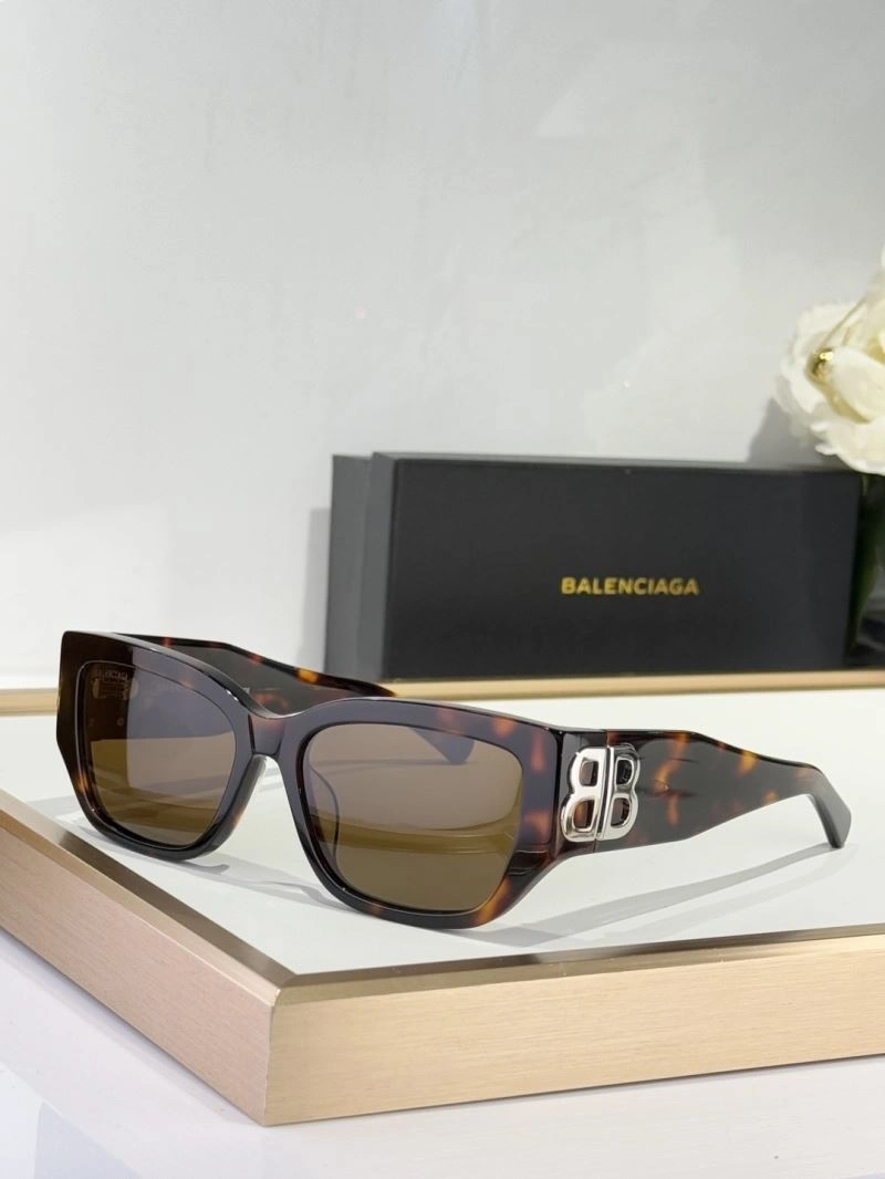 Low-cost Balenciaga Sunglasses