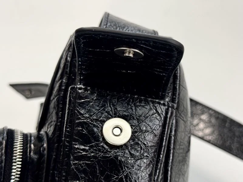 Accurate model Balenciaga Superbusy Vintage Camera Bag - Spring Summer 2025