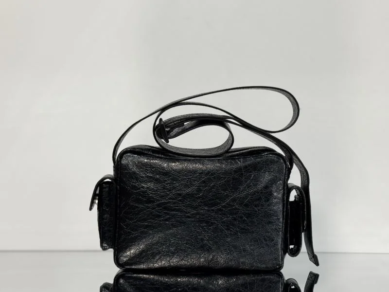 Accurate model Balenciaga Superbusy Vintage Camera Bag - Spring Summer 2025