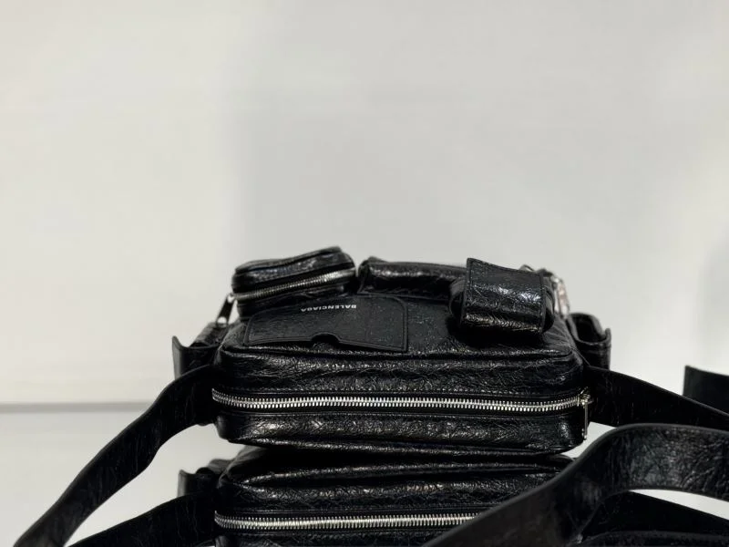 Accurate model Balenciaga Superbusy Vintage Camera Bag - Spring Summer 2025