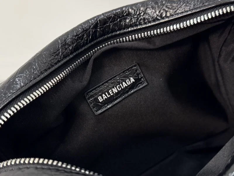 Accurate model Balenciaga Superbusy Vintage Camera Bag - Spring Summer 2025