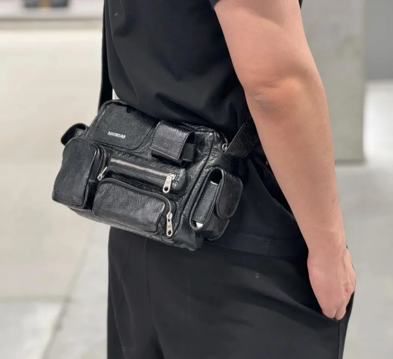 Accurate model Balenciaga Superbusy Vintage Camera Bag - Spring Summer 2025