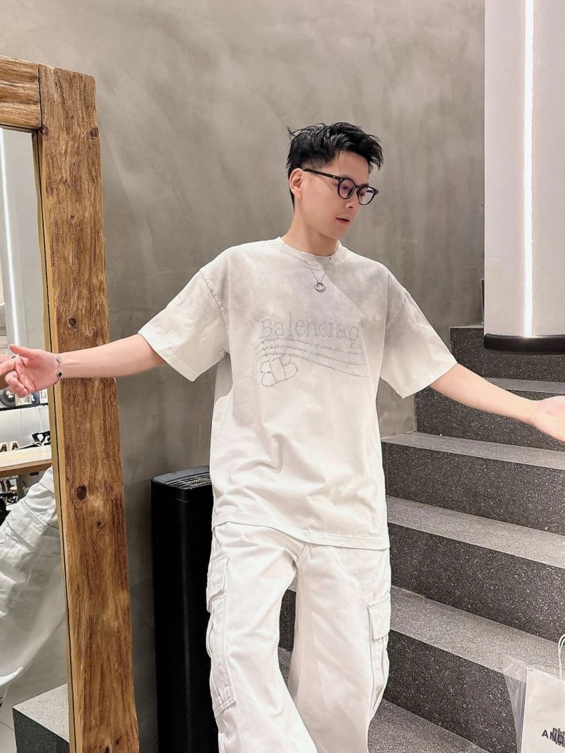 Bargain Balenciaga T-Shirts