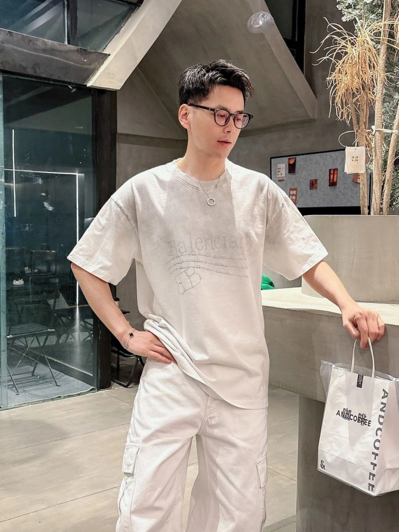 Bargain Balenciaga T-Shirts