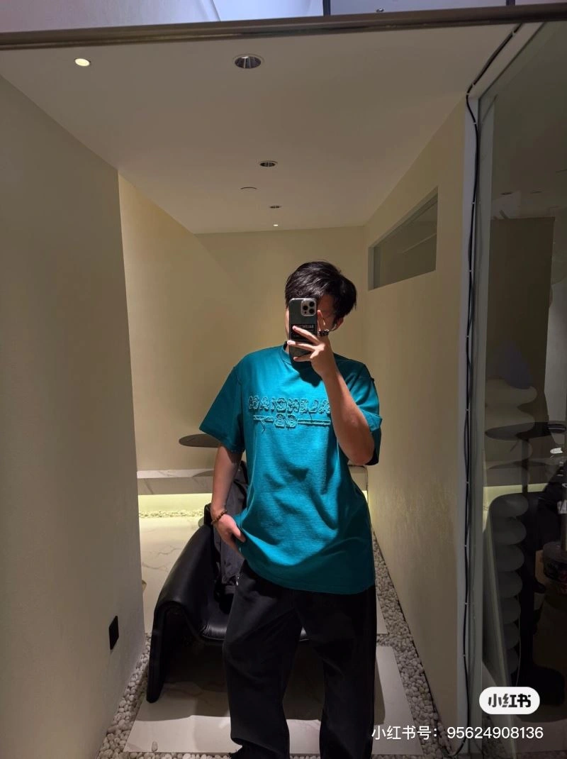 Accurate model Balenciaga T-Shirts