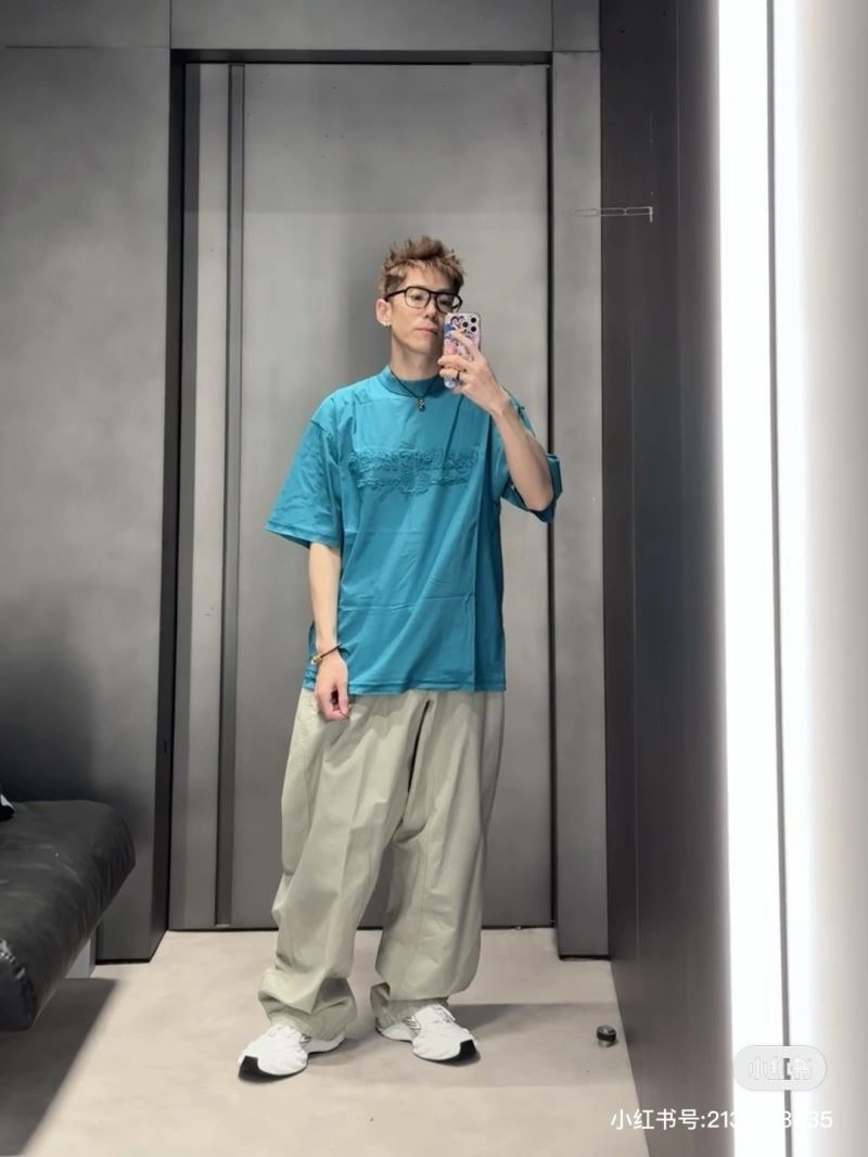 Accurate model Balenciaga T-Shirts