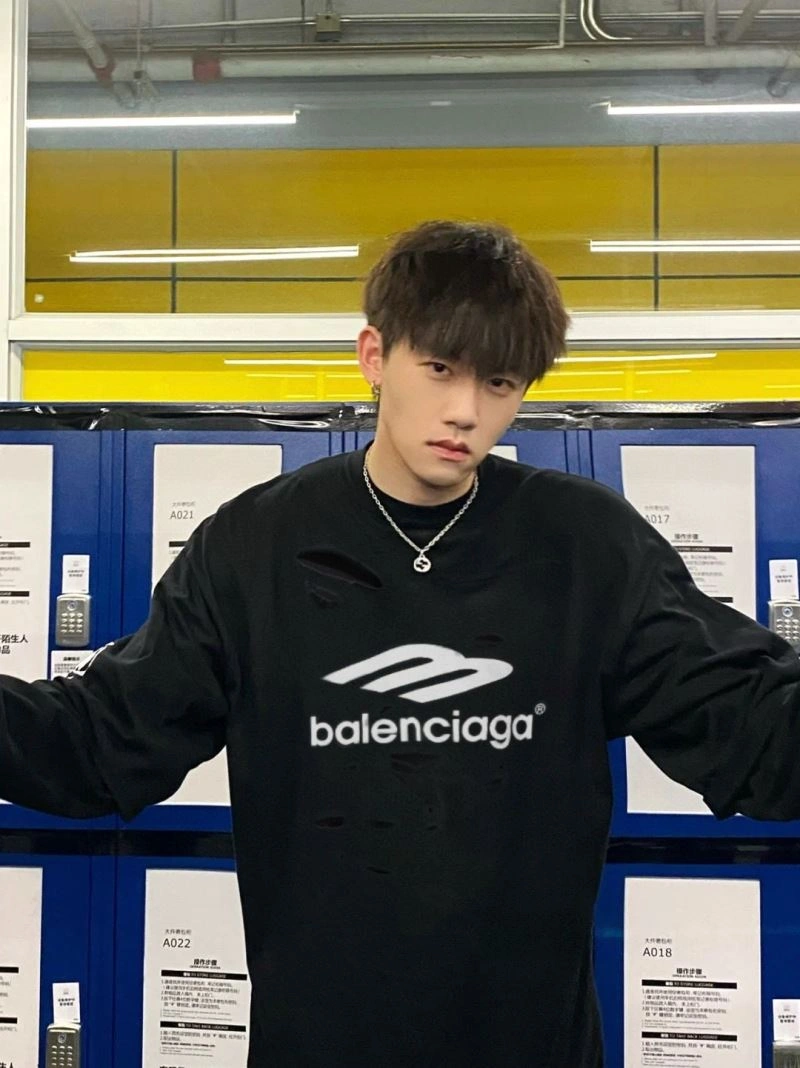 Bargain Balenciaga T-Shirts