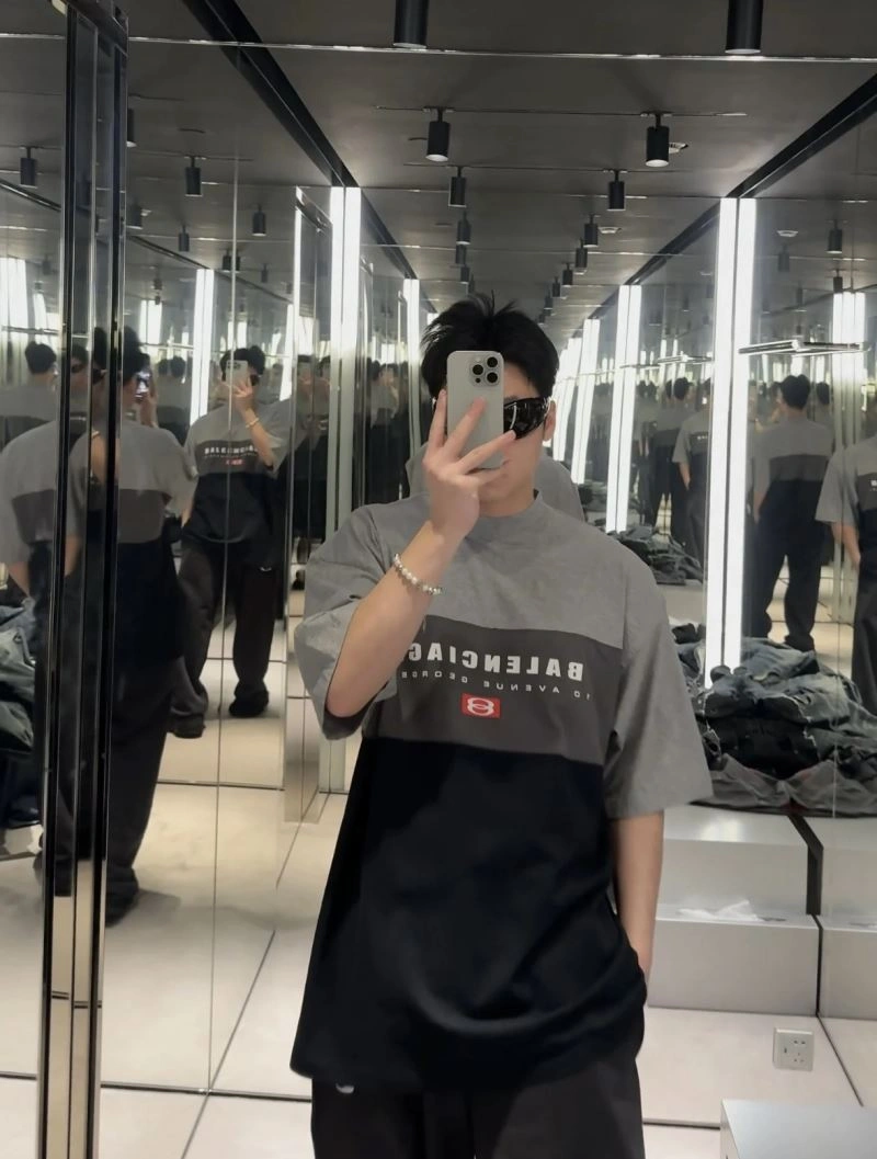 Accurate model Balenciaga T-Shirts