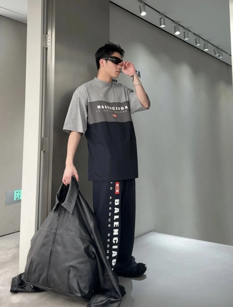 Accurate model Balenciaga T-Shirts