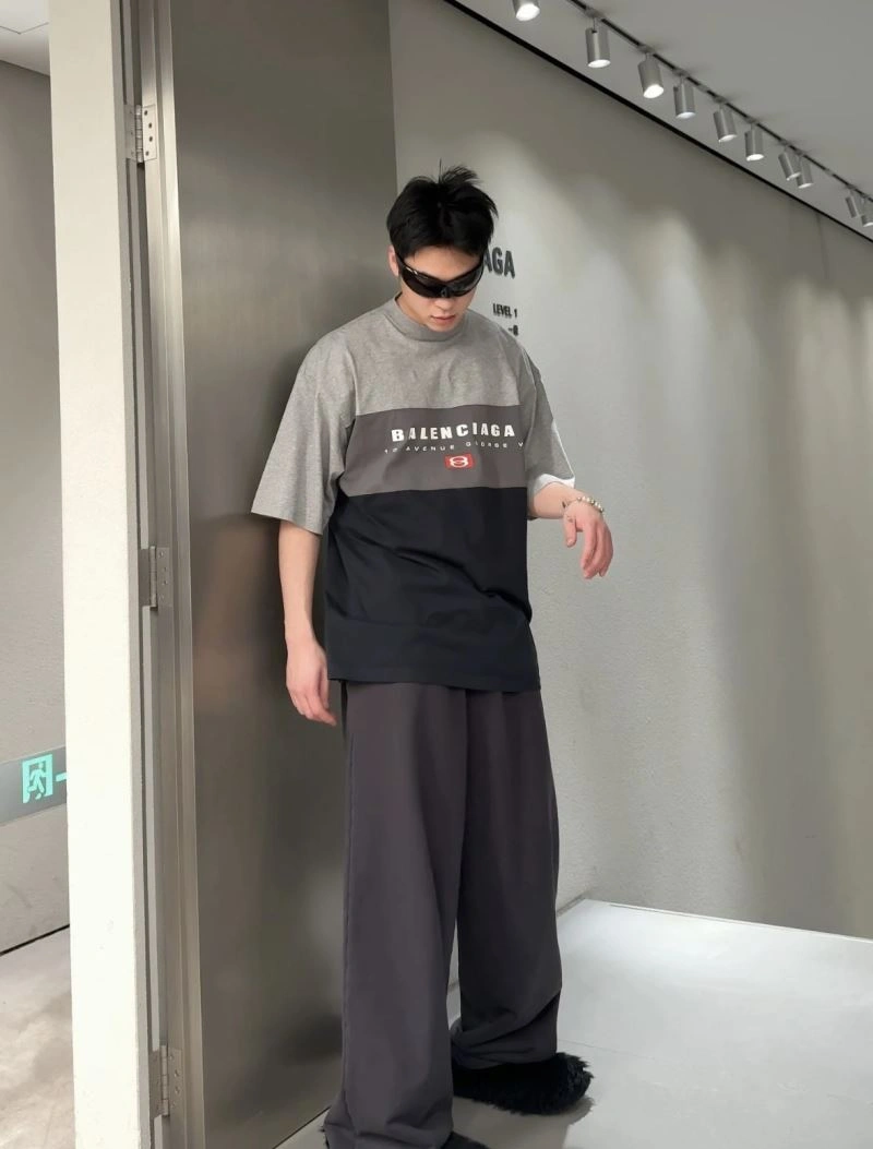 Accurate model Balenciaga T-Shirts