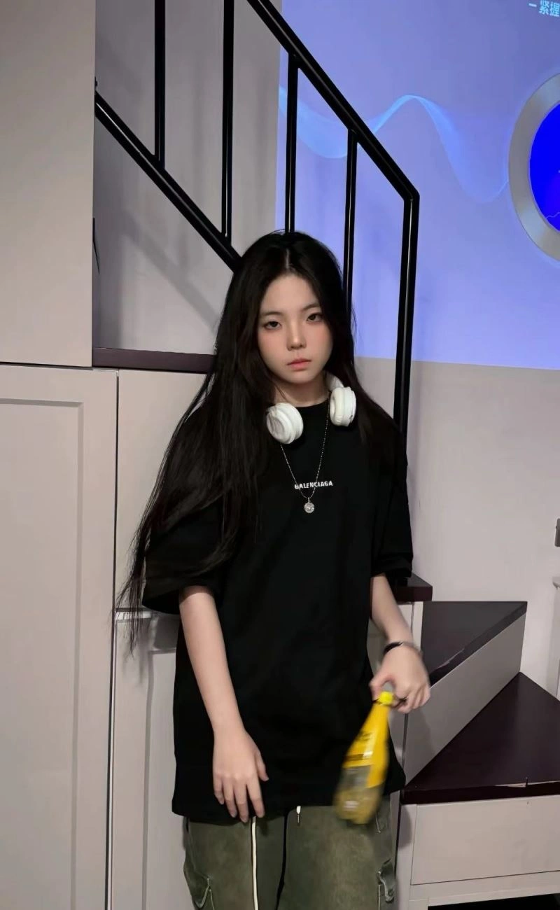 Indistinguishable Balenciaga T-Shirts