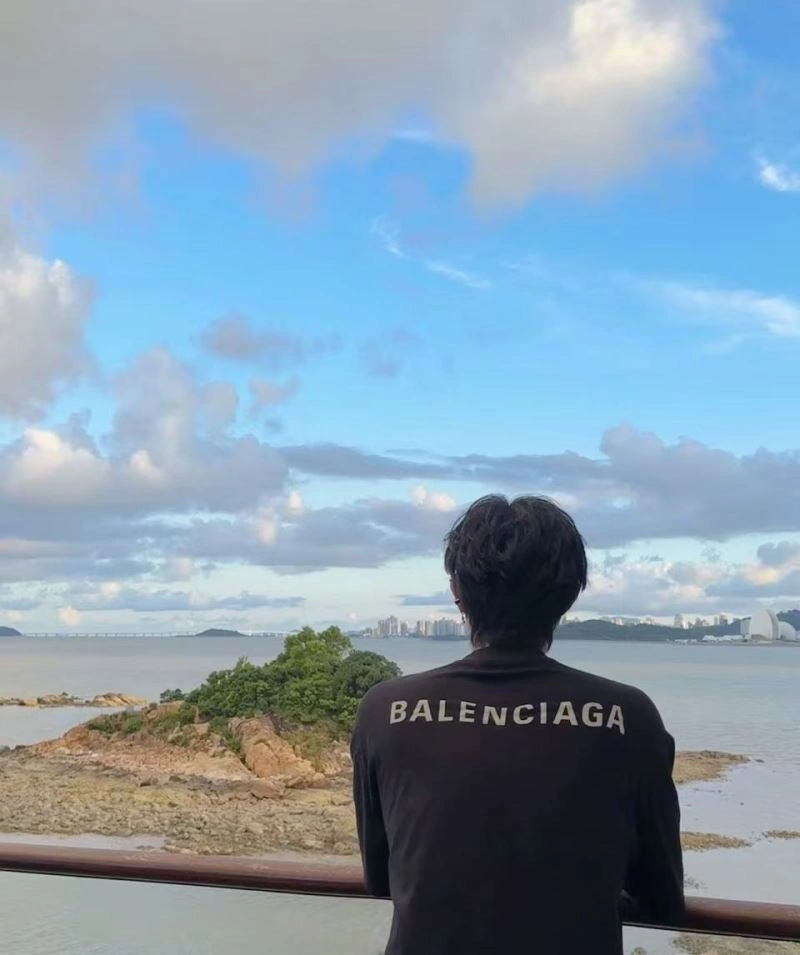 Indistinguishable Balenciaga T-Shirts