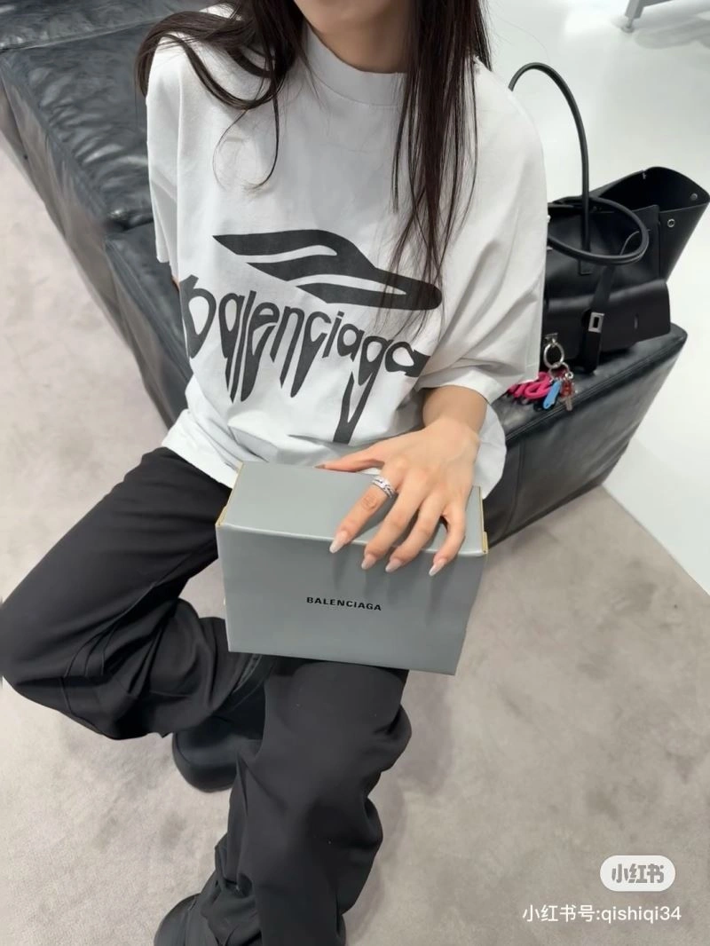 Accurate model Balenciaga T-Shirts