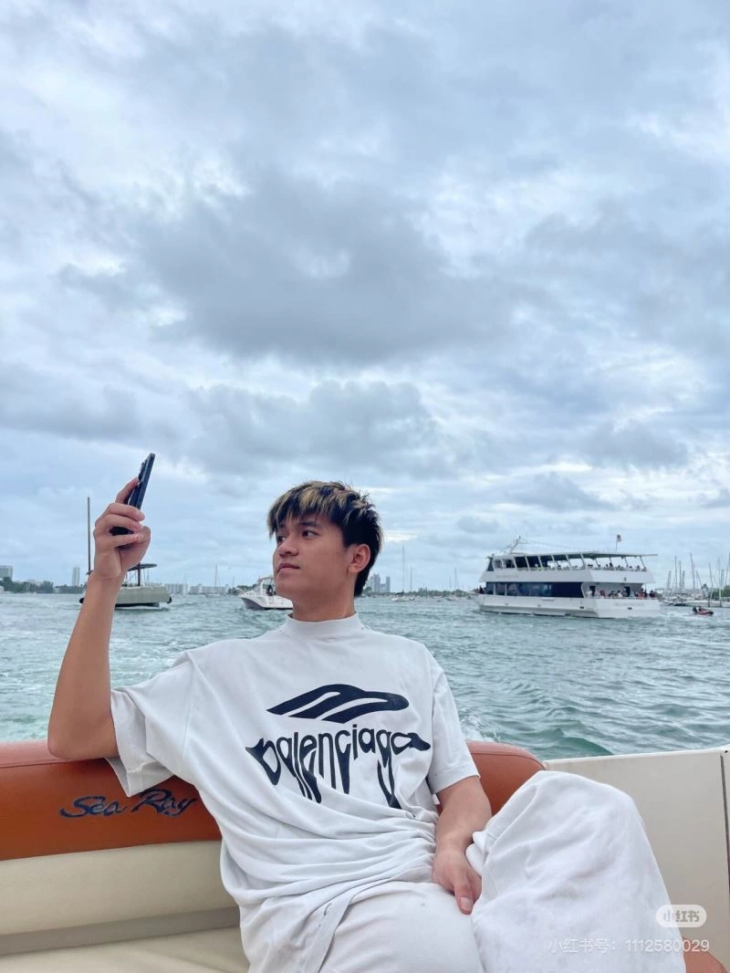 Accurate model Balenciaga T-Shirts