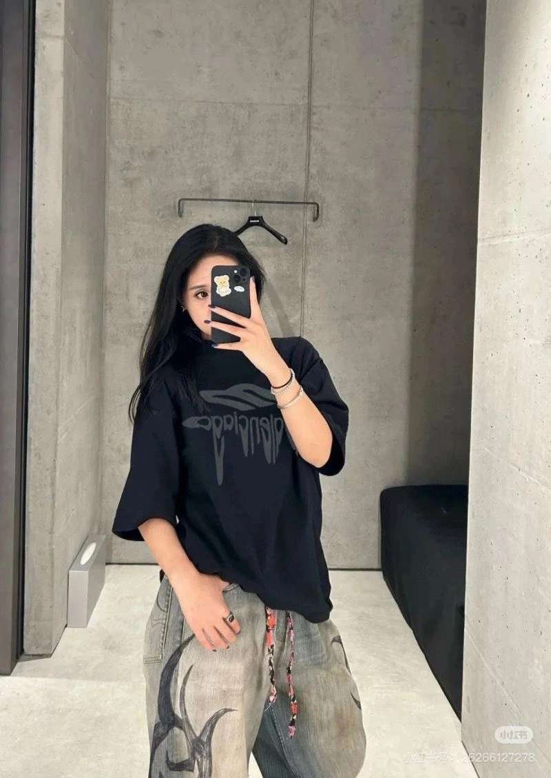 Accurate model Balenciaga T-Shirts