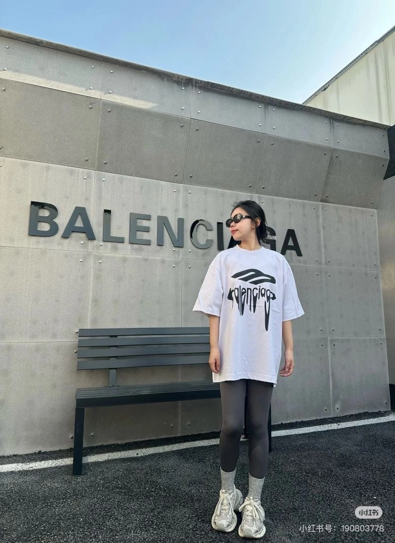 Accurate model Balenciaga T-Shirts