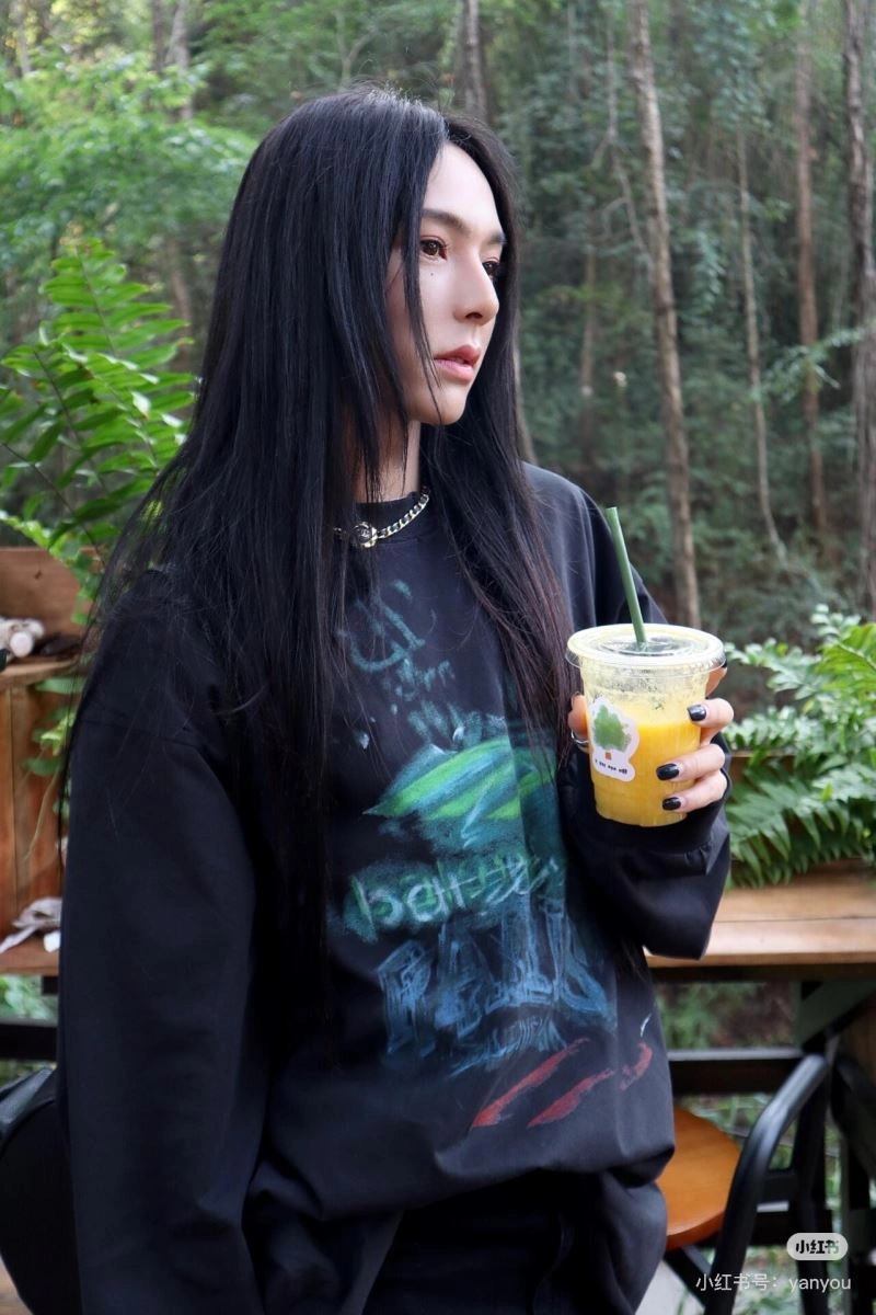 Indistinguishable Balenciaga T-Shirts