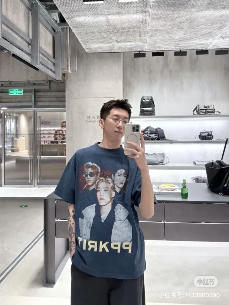 Exact replica Balenciaga T-Shirts
