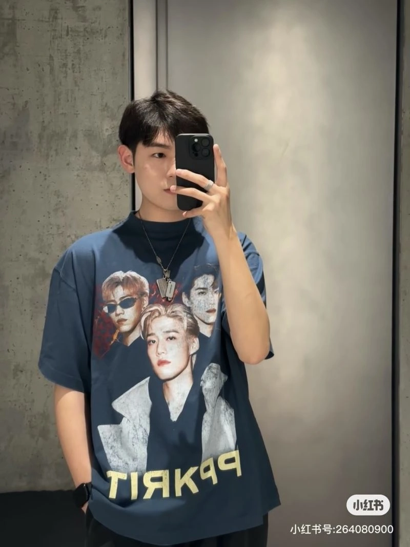 Exact replica Balenciaga T-Shirts