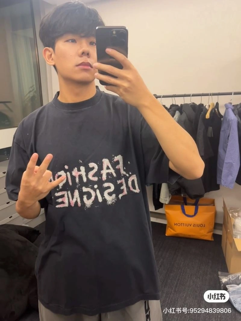 Cut-rate Balenciaga T-Shirts