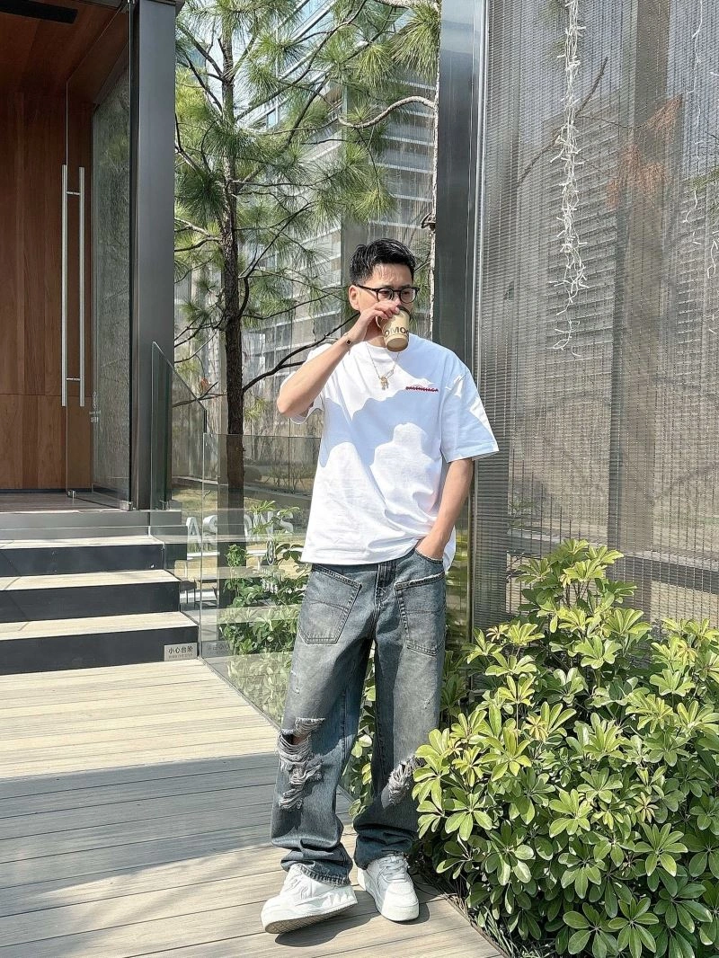Low-cost Balenciaga T-Shirts
