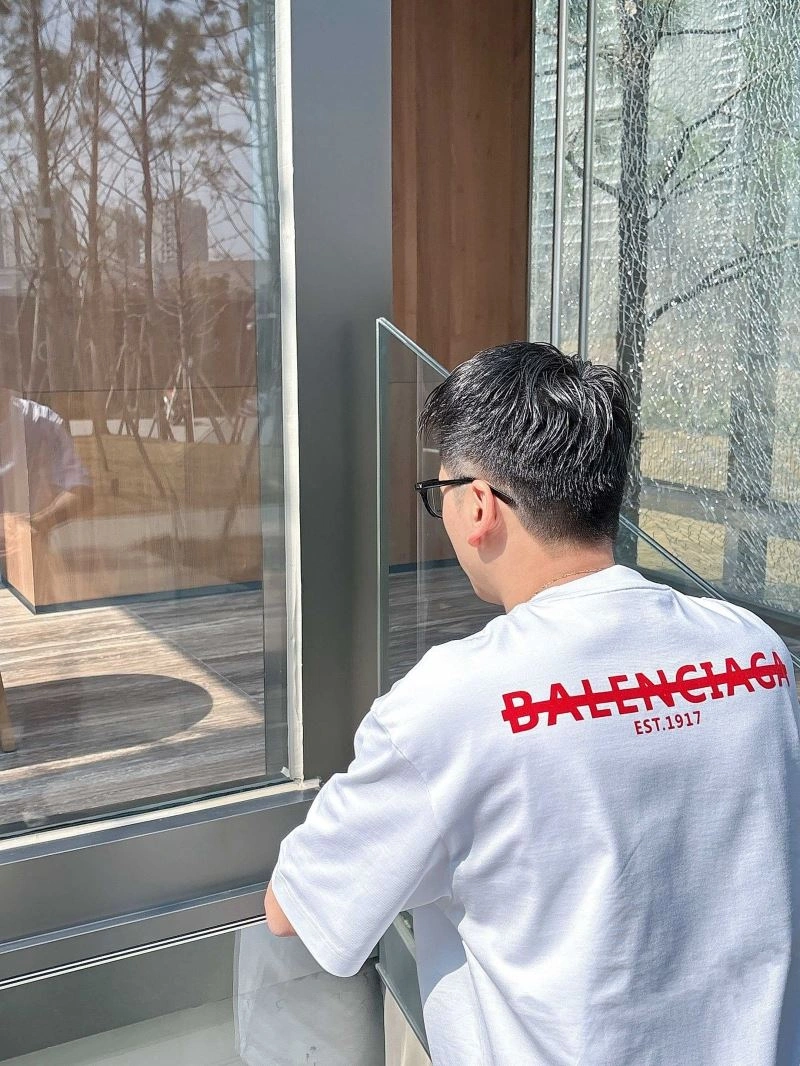 Low-cost Balenciaga T-Shirts