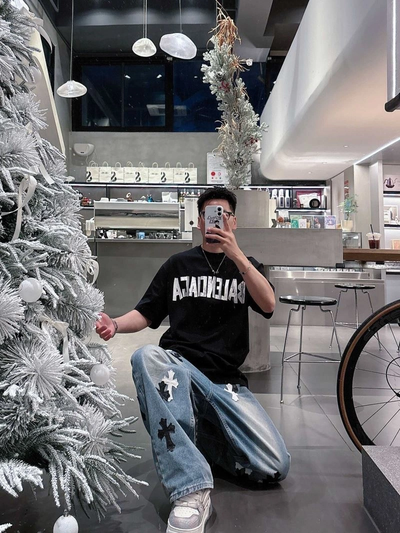 Indistinguishable Balenciaga T-Shirts