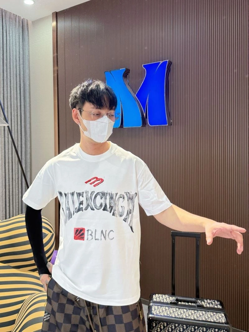 Bargain Balenciaga T-Shirts