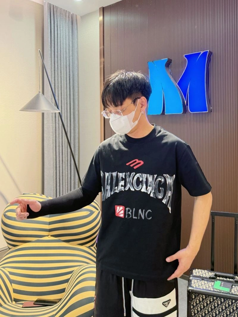 Cut-rate Balenciaga T-Shirts