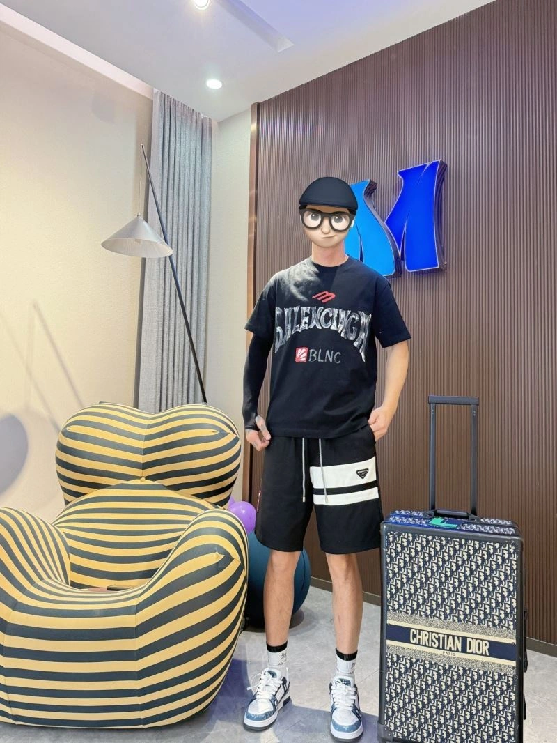Cut-rate Balenciaga T-Shirts